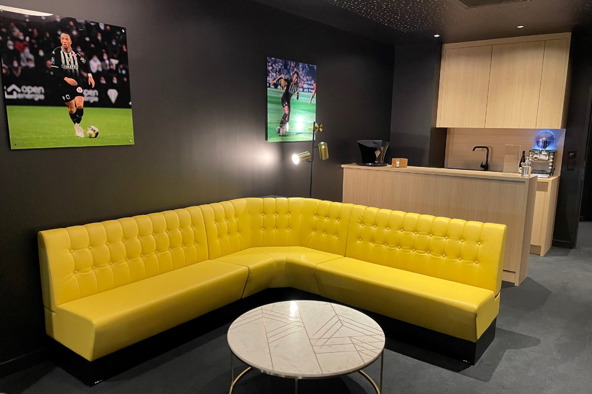 Peinture au Stade Raymond Kopa d'Angers par le Groupe Boulfray